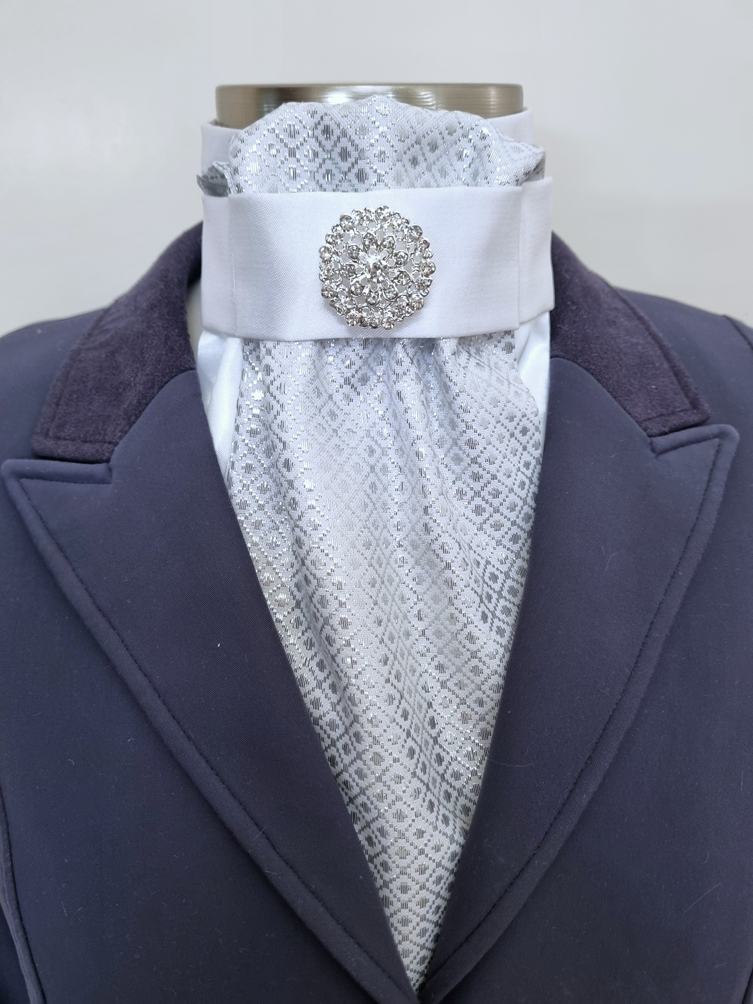 ERA EURO LYNDAL Stock Tie - White satin and silver brocade with brooch ...
